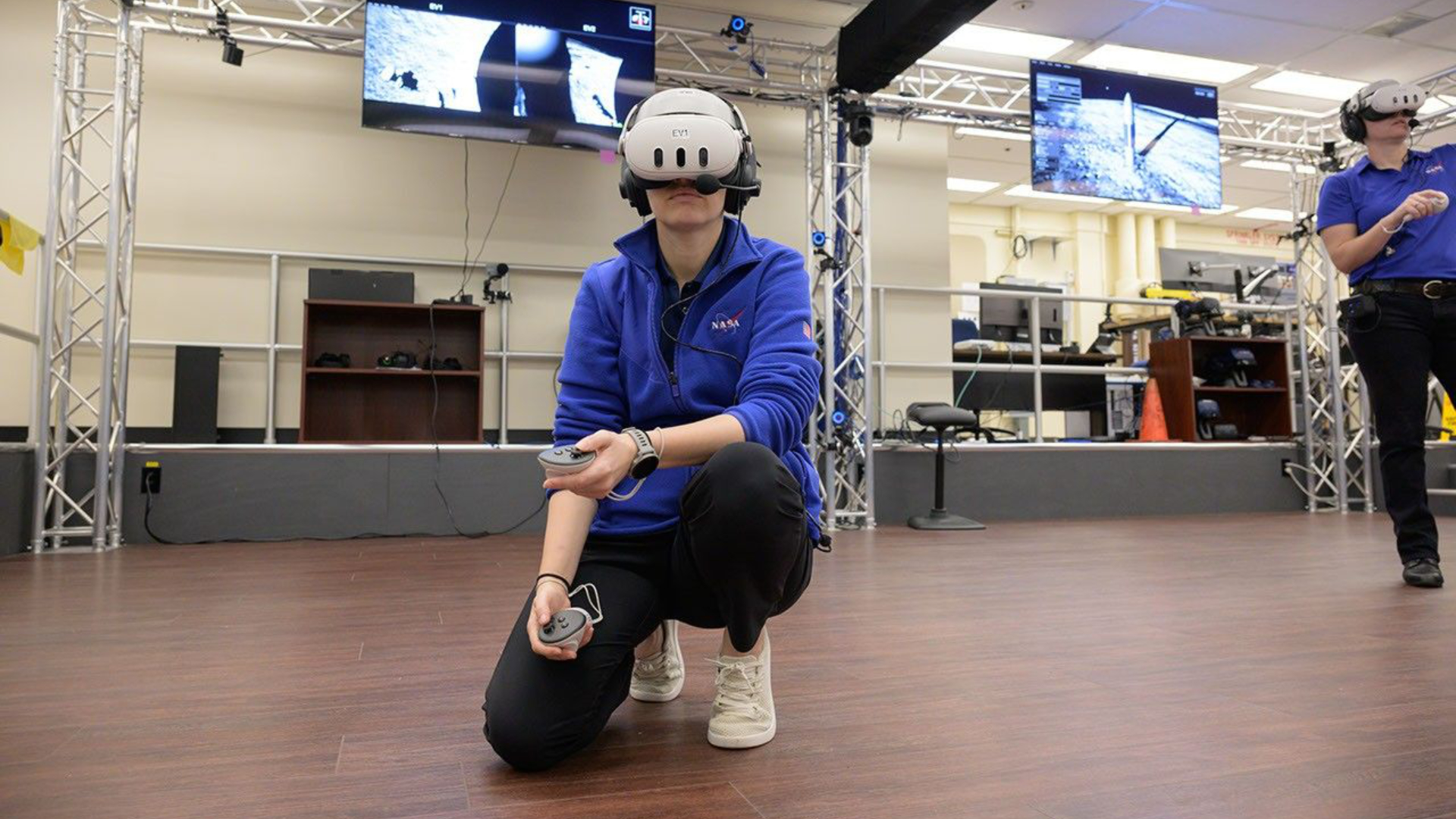 To the moon with Meta Quest 3: NASA trains in Virtual Reality for ...